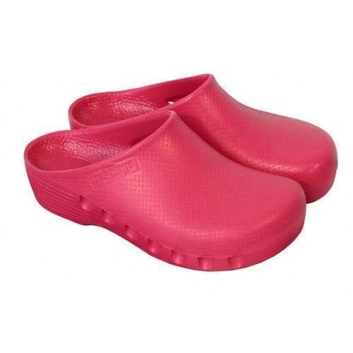 Fuchia unperforated surgical clogs Mediplog for €57.60 in Nursing clogs